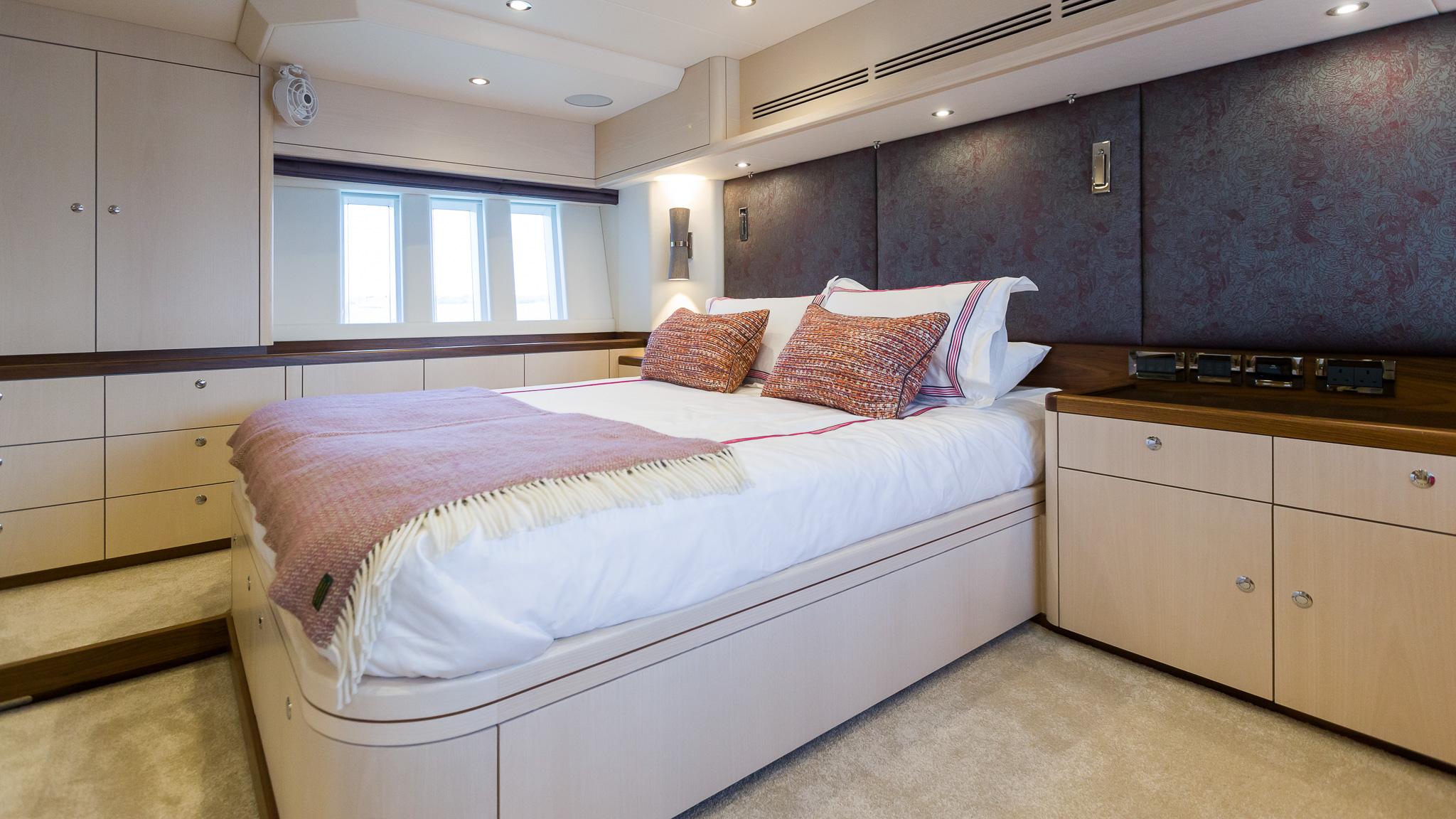 Yacht ACHENAR, Oyster | CHARTERWORLD Luxury Superyacht Charters